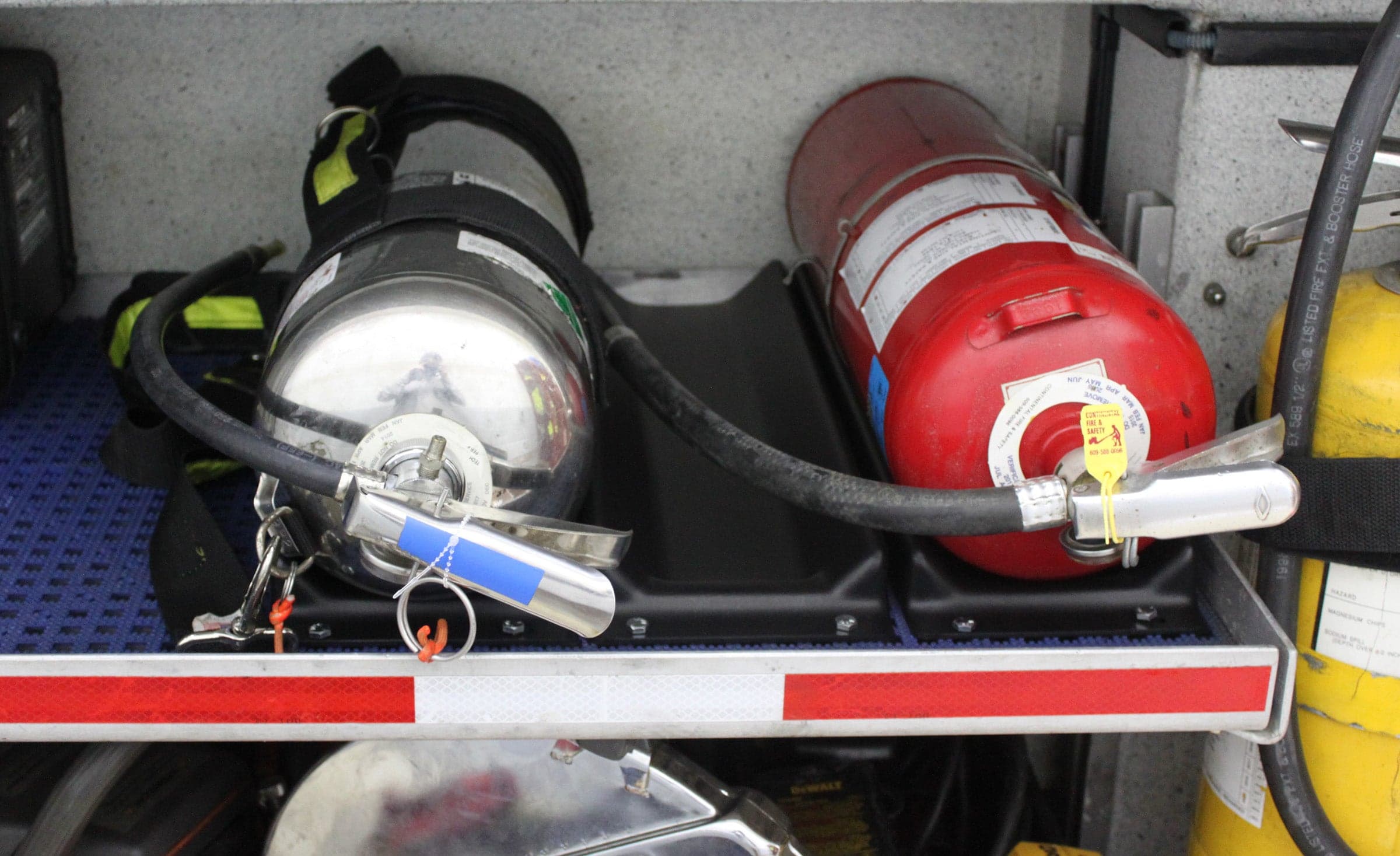 Ziamatic Plastic Air Cylinder & Extinguisher Cradle with Valve Strap